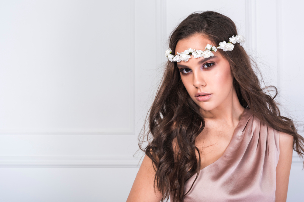 Machiaj cu tonuri mov în stil Lily-Rose Depp - AdigLiga.ro